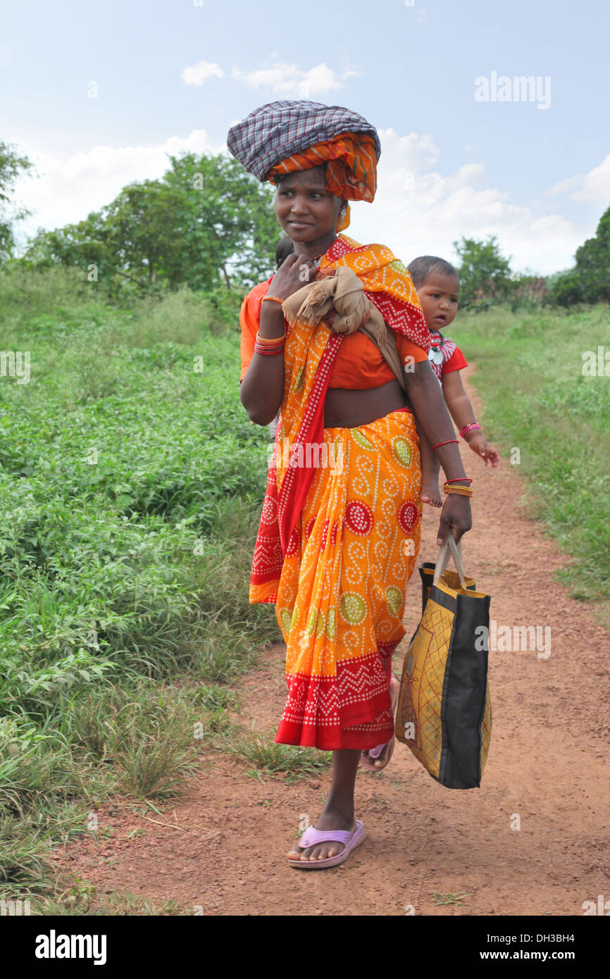 Mother and Child. Baiga Tribe, Chada village, Madhya Pradesh, India ...