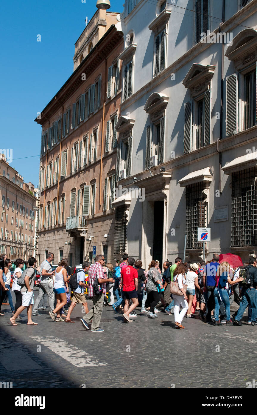 Rome people street hi-res stock photography and images - Alamy