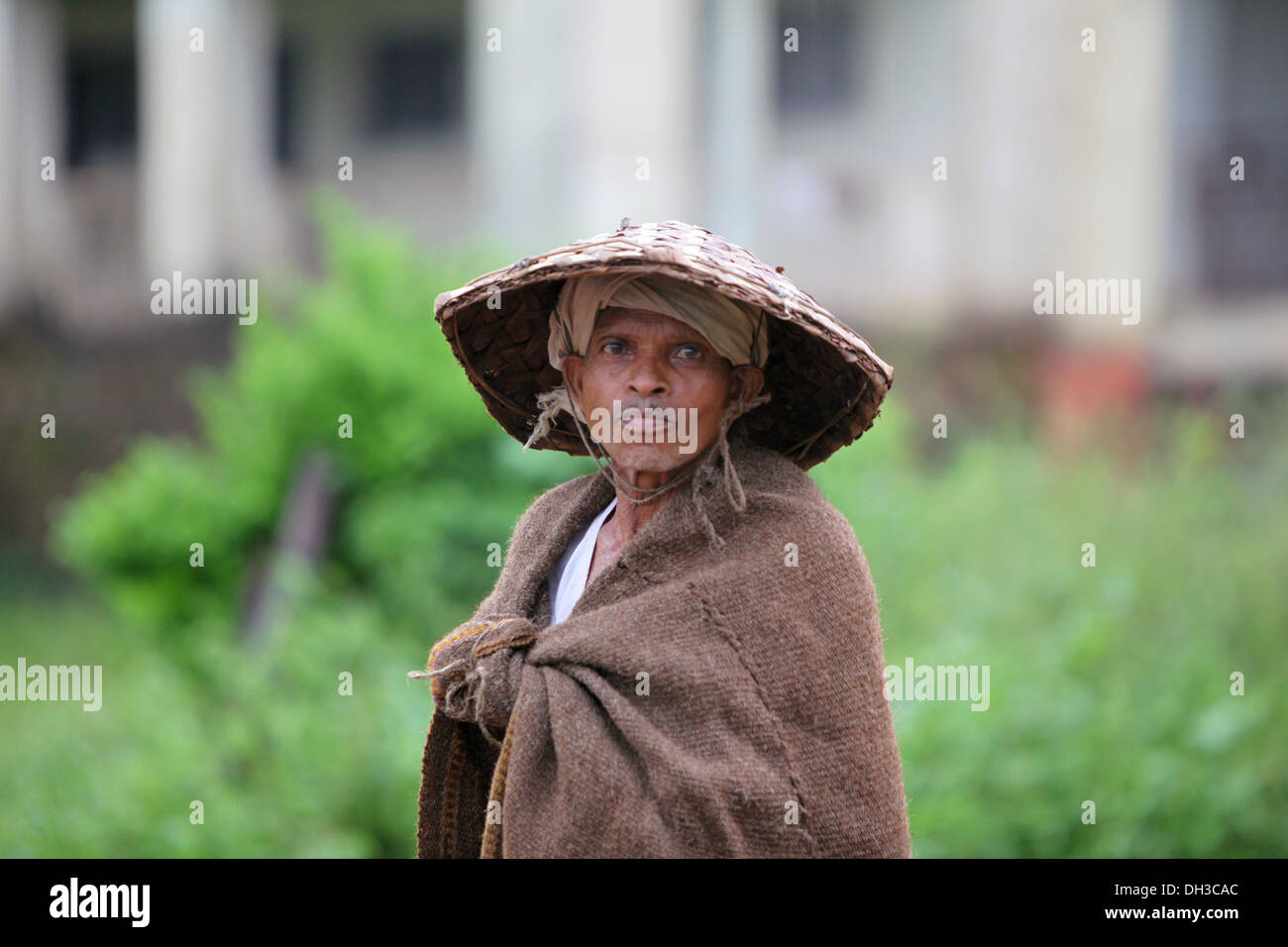 Man with straw hat. Baiga Tribe, Chada village, Madhya Pradesh, India ...