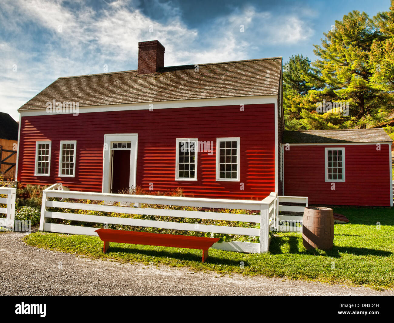 Small country home hi-res stock photography and images - Alamy