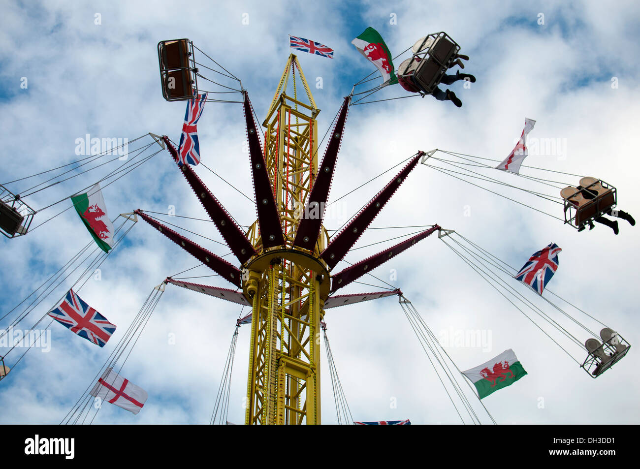 Scary fairground rides hi-res stock photography and images - Alamy