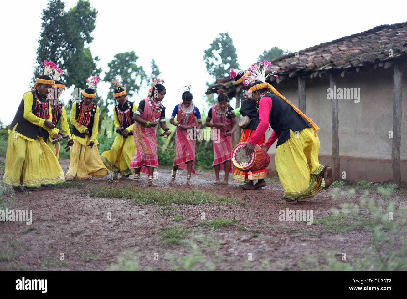 Tribal dance baiga tribe chada hi-res stock photography and images - Alamy
