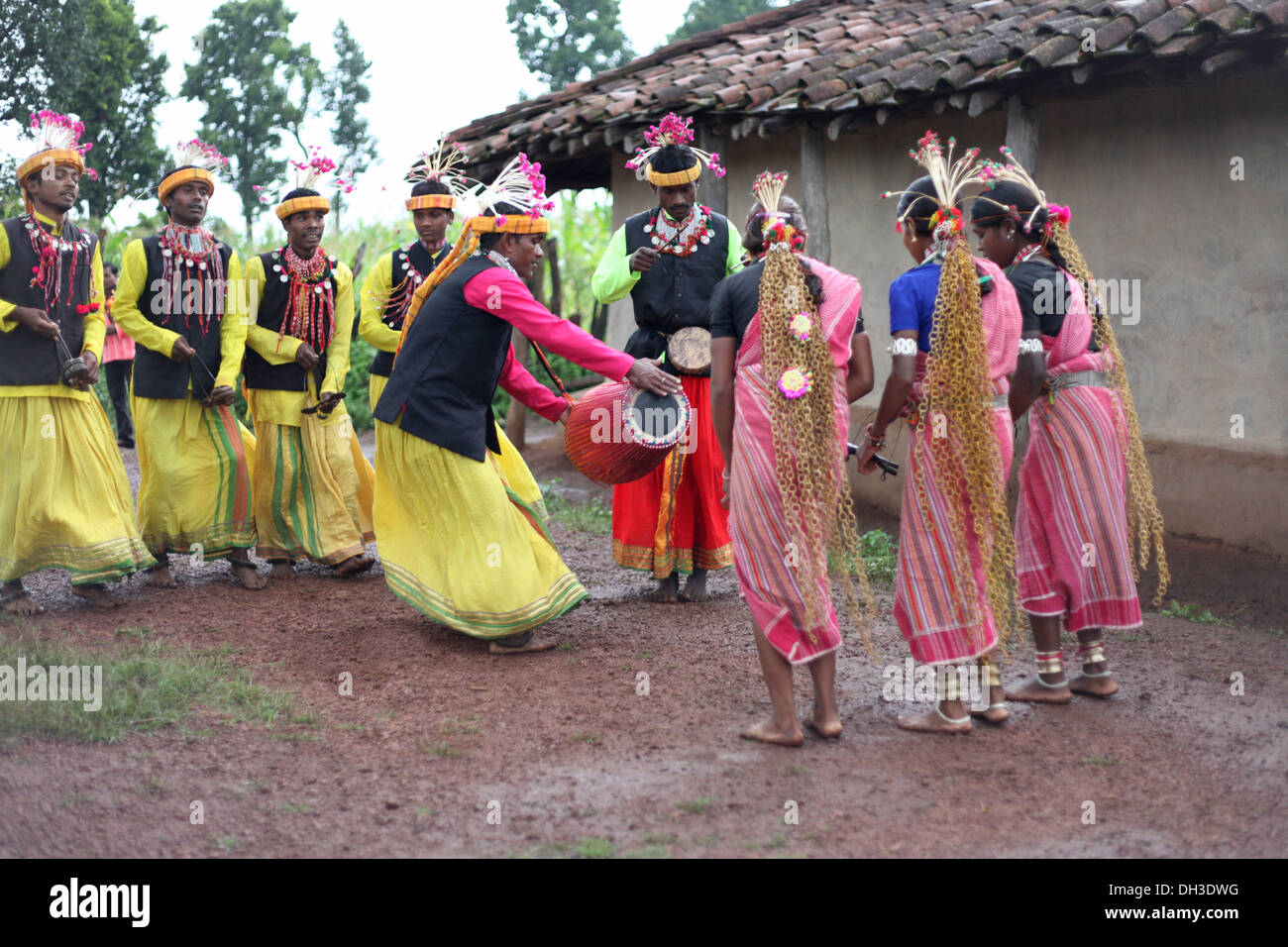 Tribal dance. Baiga Tribe, Chada village, Madhya Pradesh, India Stock ...