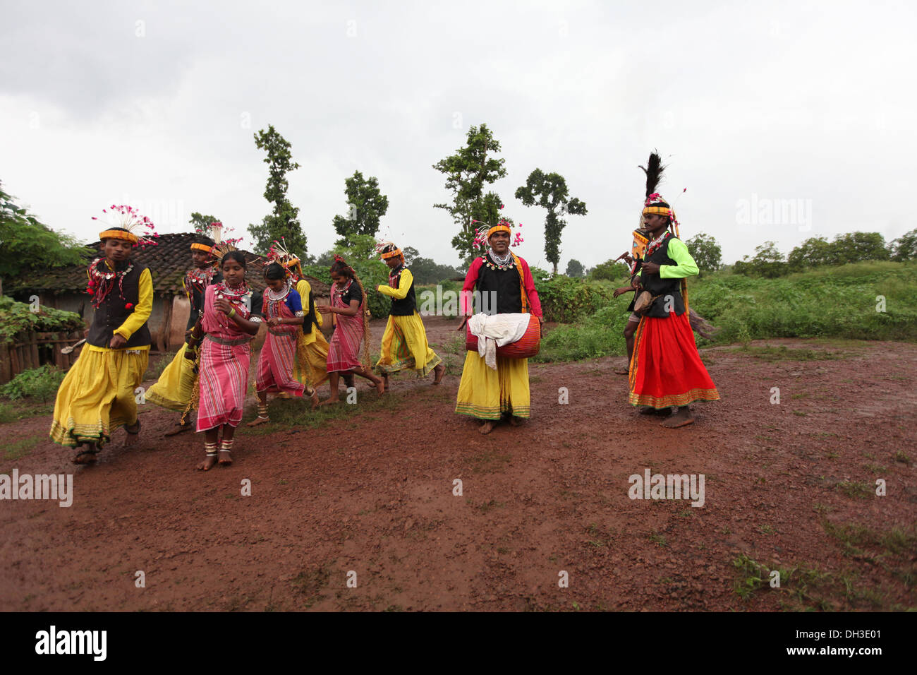 Tribal dance baiga tribe chada hi-res stock photography and images - Alamy
