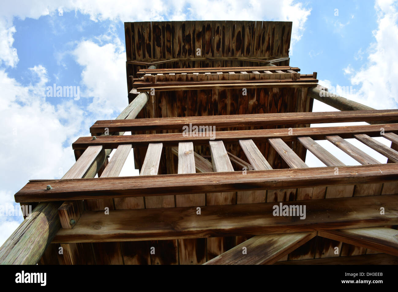 Wooden watch tower hi-res stock photography and images - Alamy