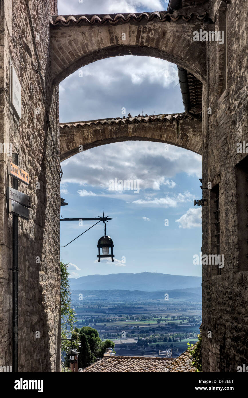Assisi italy street view hi-res stock photography and images - Alamy