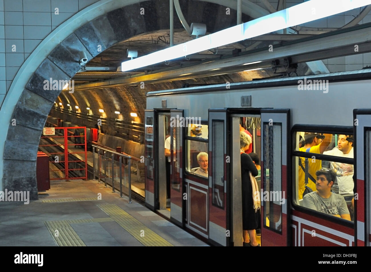 Tunel istanbul interior hi-res stock photography and images - Alamy