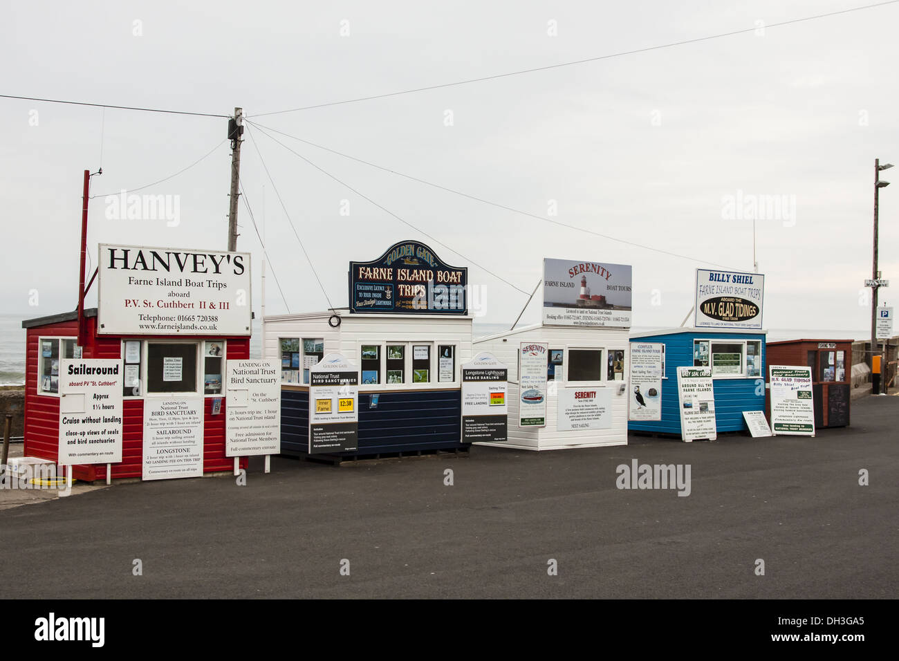 Seahouses tourist hi-res stock photography and images - Alamy