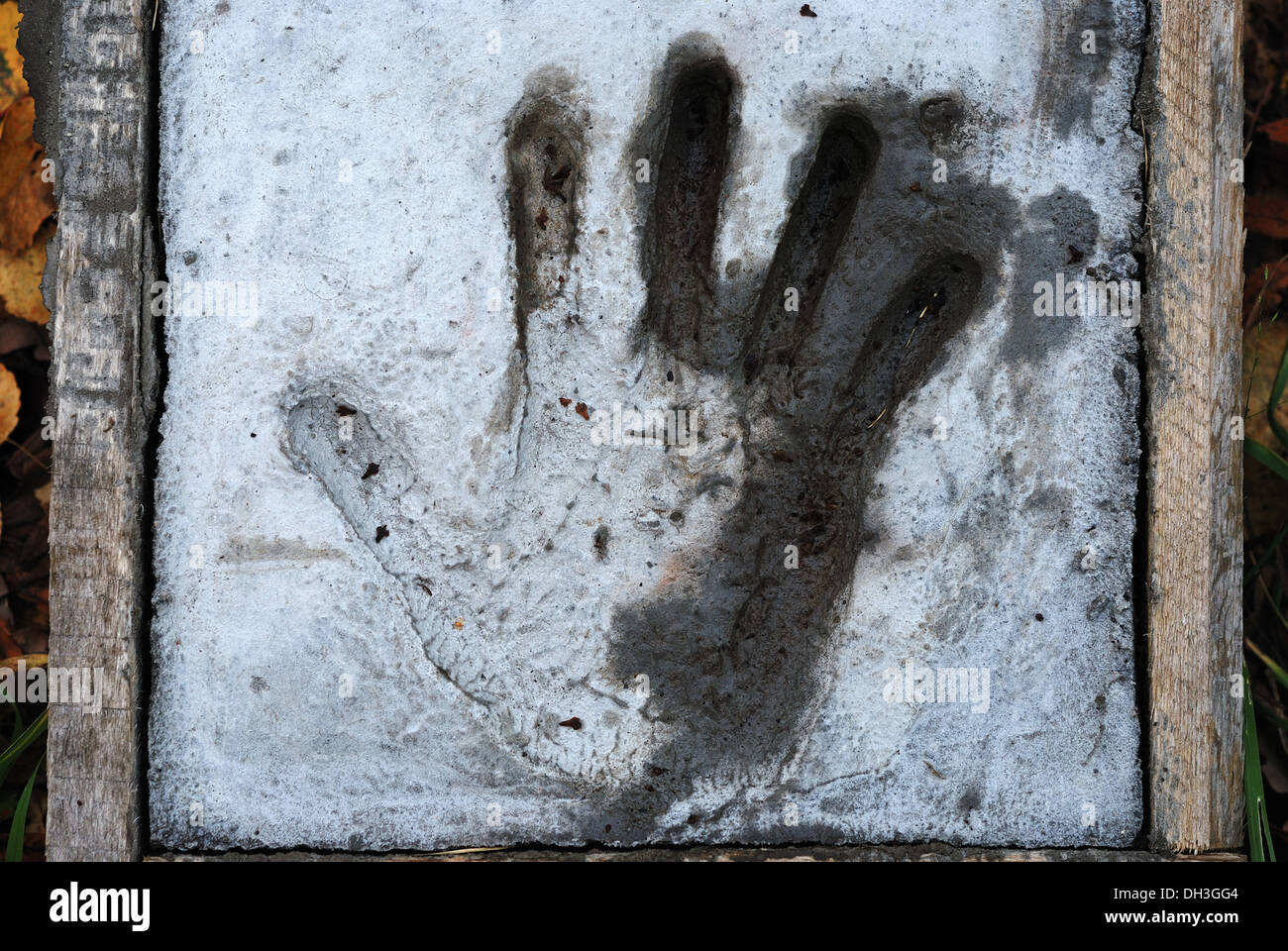 Hand print in concrete hi-res stock photography and images - Alamy
