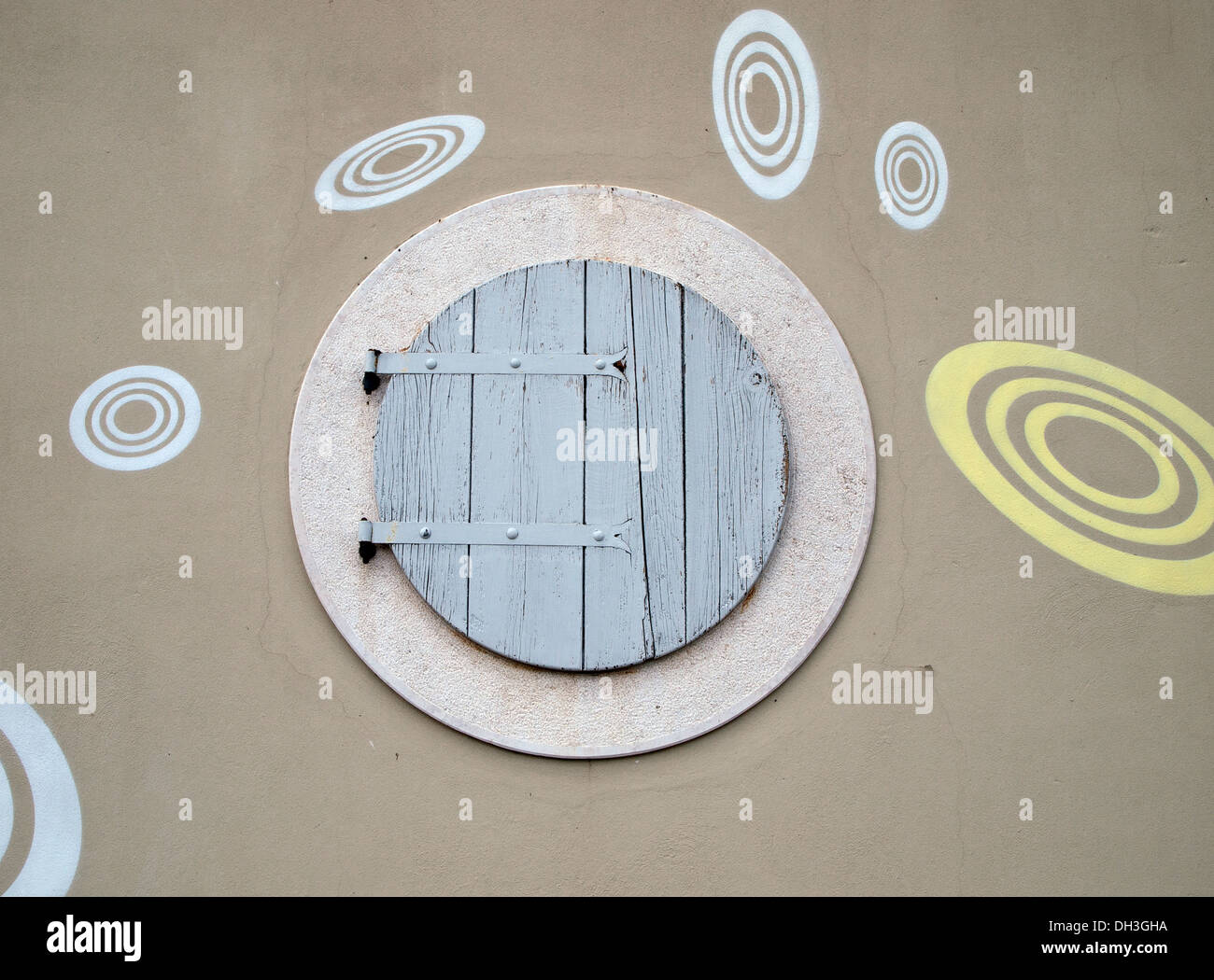 Exterior round building hi-res stock photography and images - Alamy