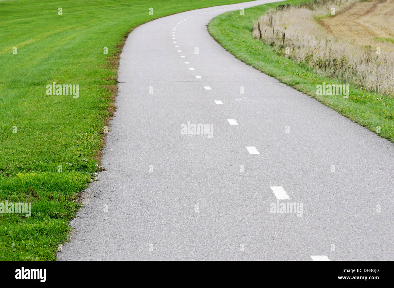 Empty driveway hi-res stock photography and images - Alamy