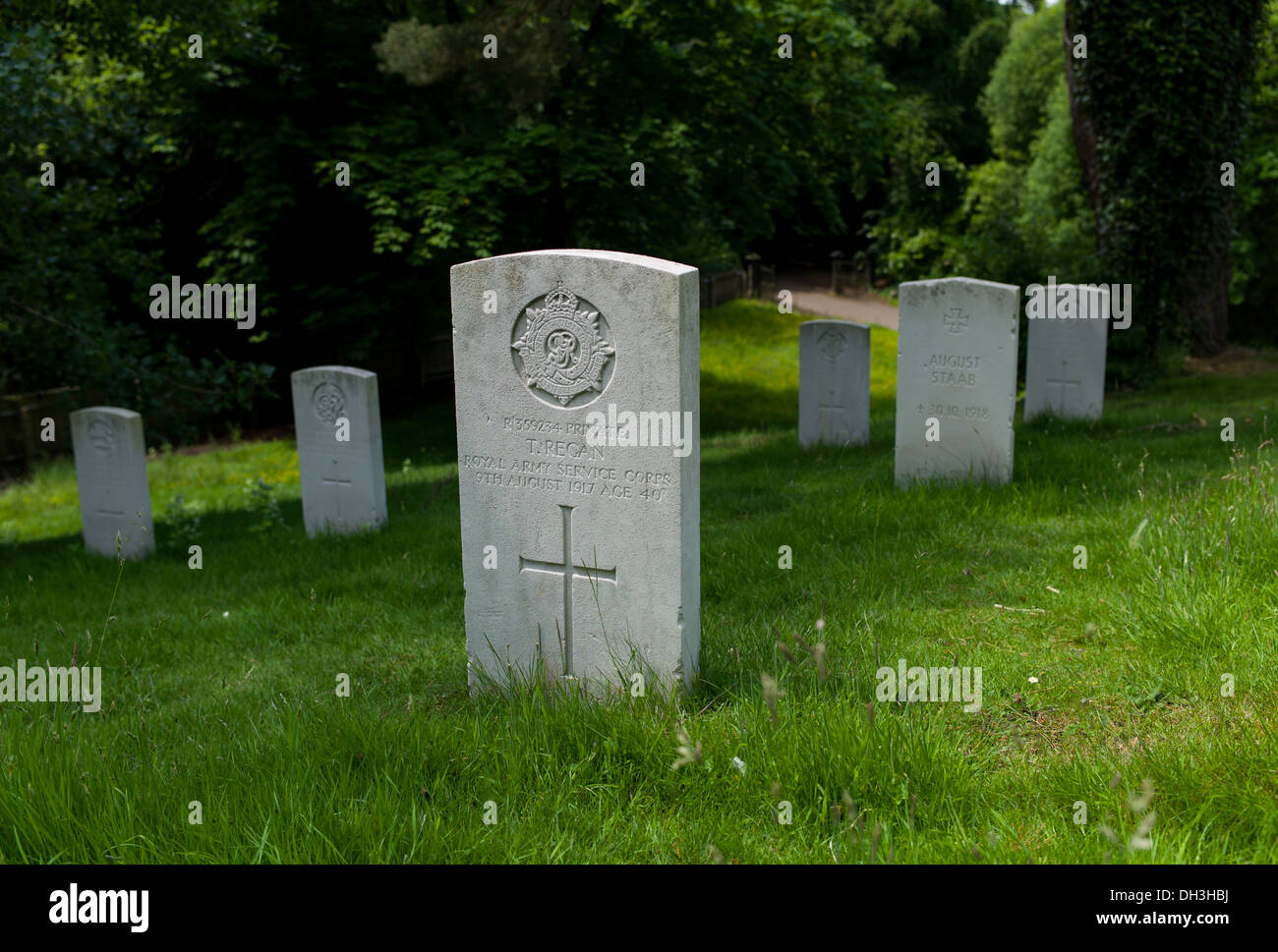 Ww1 soldier graves hi-res stock photography and images - Alamy