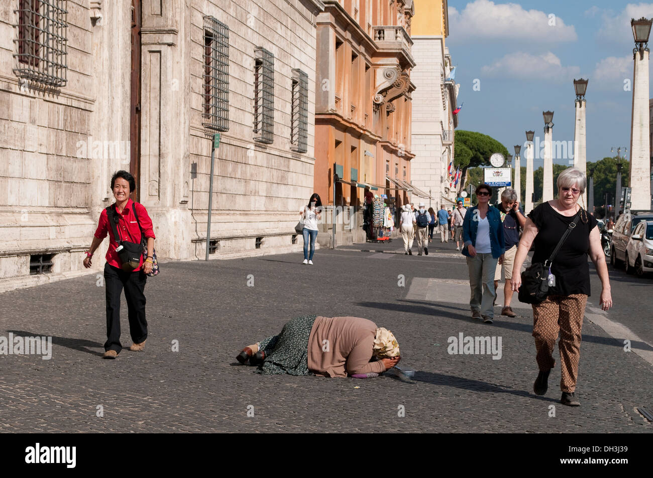 Beggar begging poverty pavement street rome hi-res stock photography ...