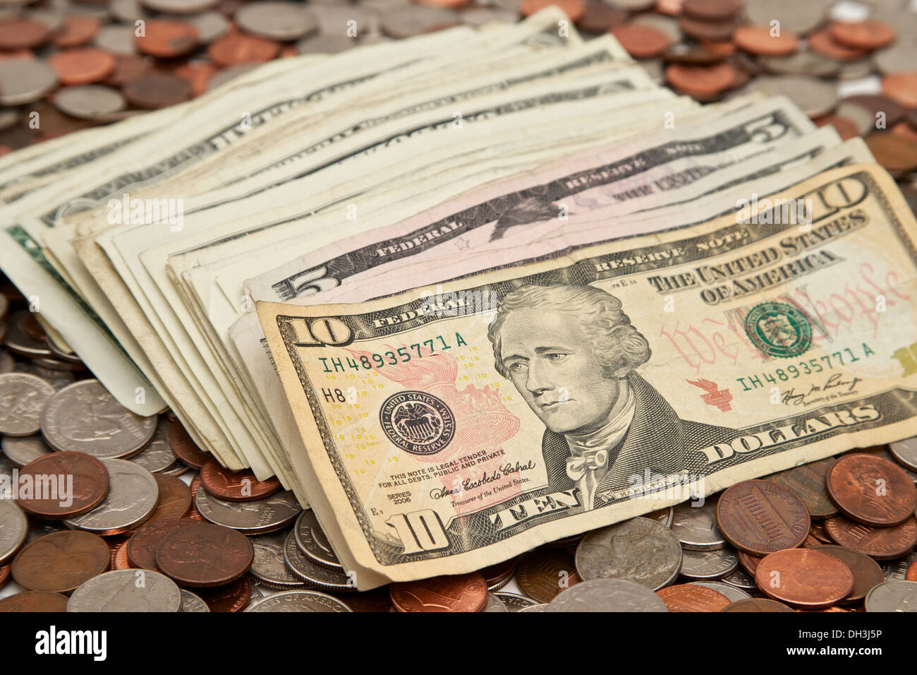 Money under table hi-res stock photography and images - Alamy