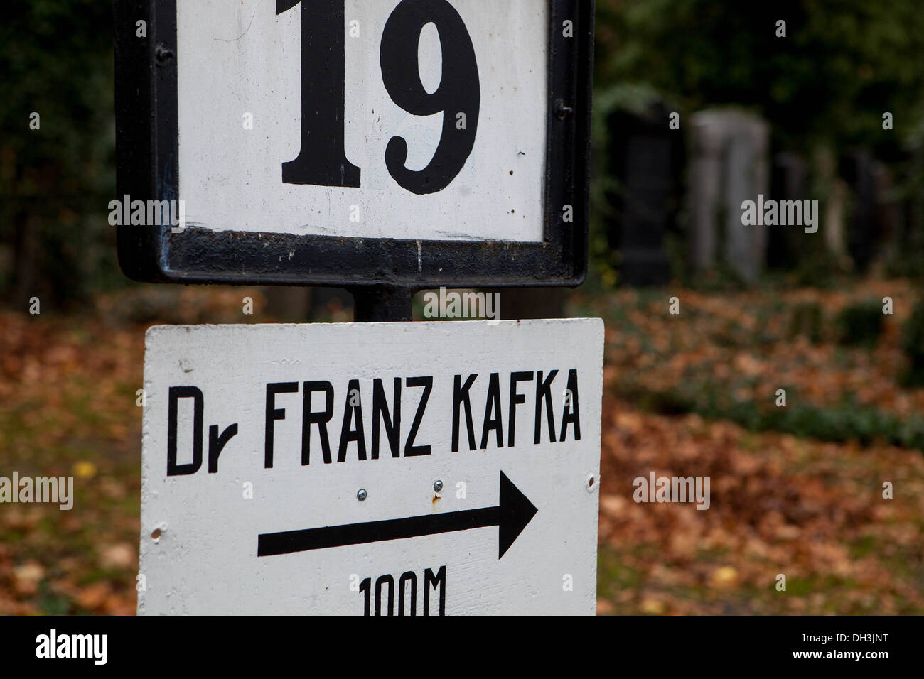 Olsany cemetery prague franz kafka hi-res stock photography and images ...