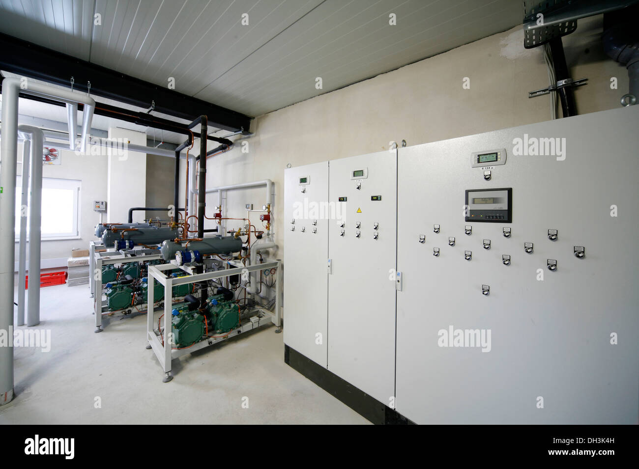 Power system control rooms hi-res stock photography and images - Alamy