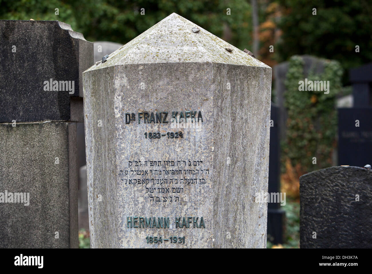 Olsany cemetery prague franz kafka hi-res stock photography and images ...