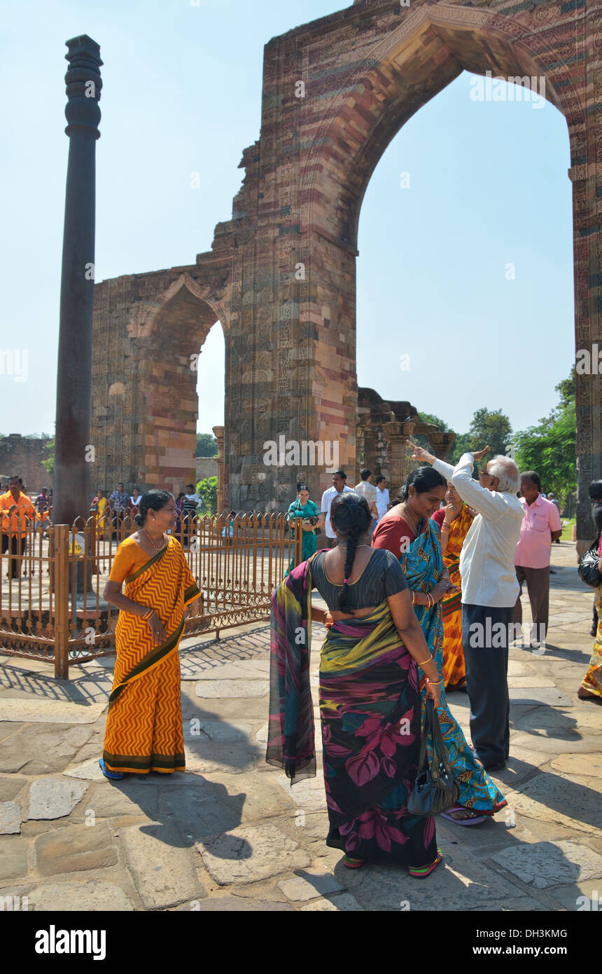 Iron pillar, Qutub Minar, Delhi, India Stock Photo - Alamy