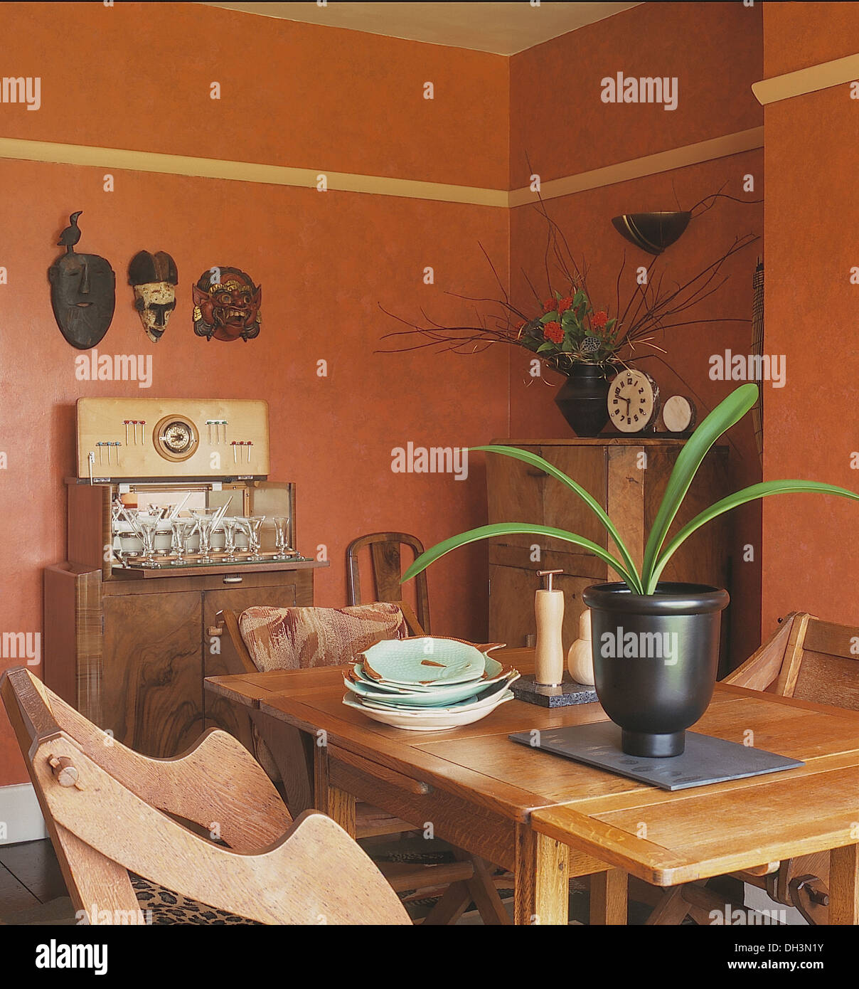 Interiors traditional dining rooms houseplants hi-res stock photography ...