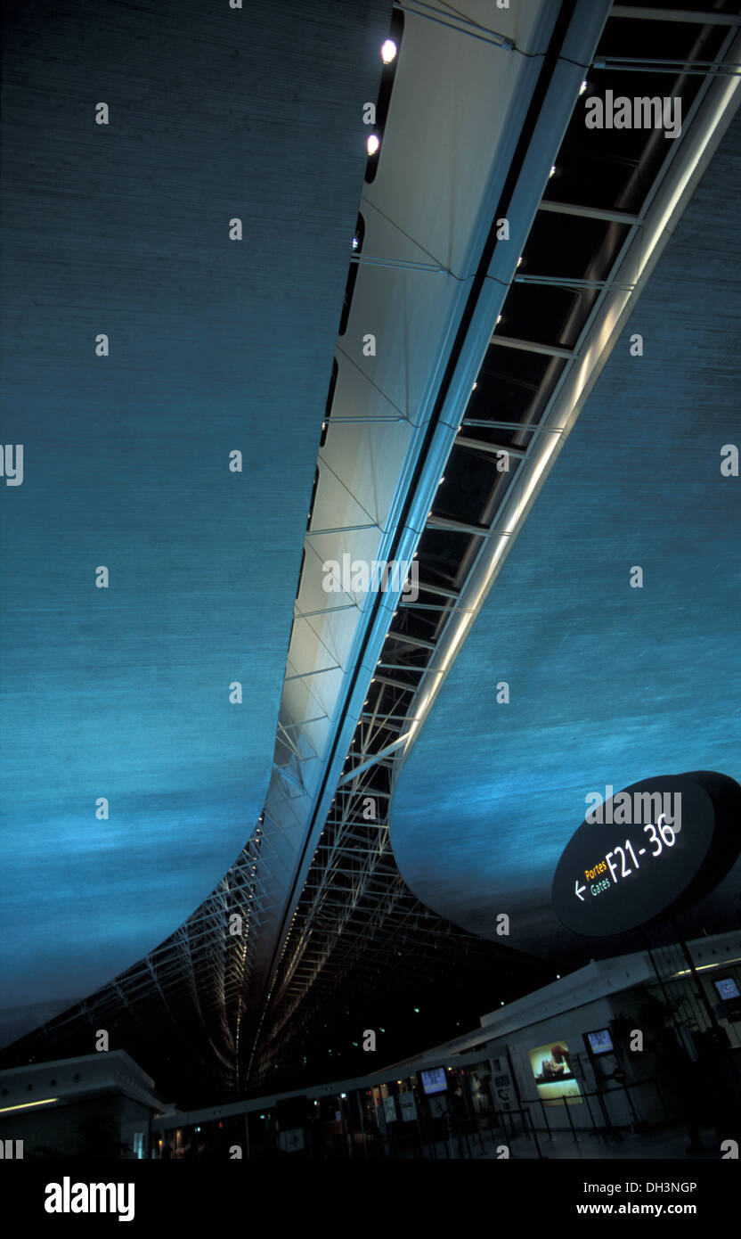 Charles de gaulle airport terminal 2f hi-res stock photography and ...