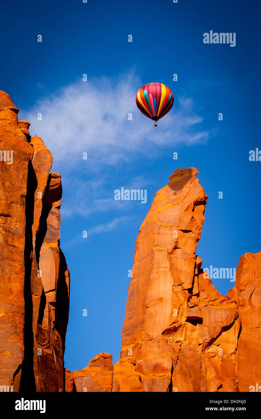 Hot air balloons over state hi-res stock photography and images - Alamy