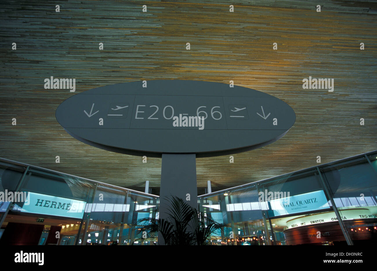 Paris Terminal CDG 2E prior to collapse on 23 May 2004 Stock Photo - Alamy