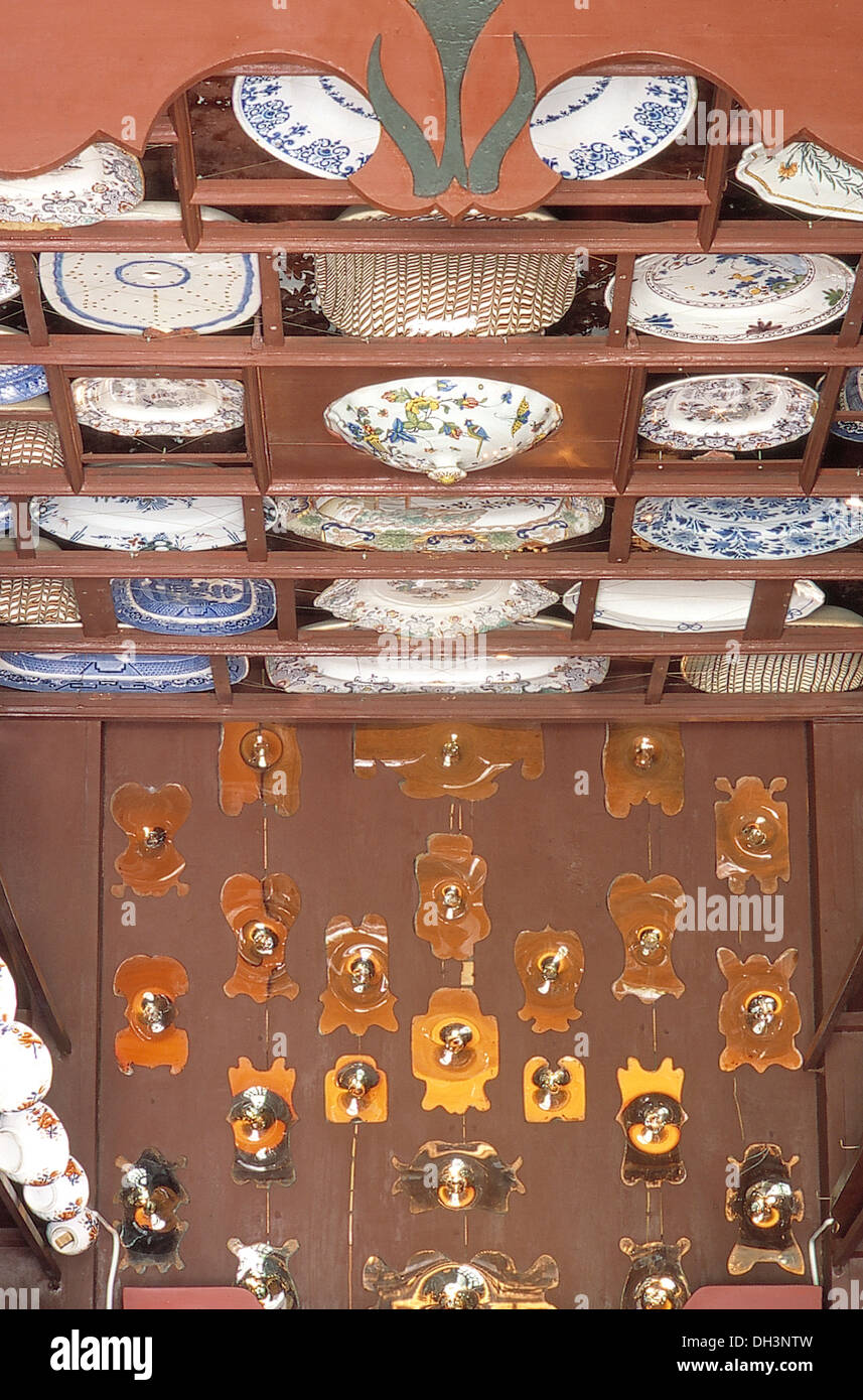Collection of plates hi-res stock photography and images - Alamy