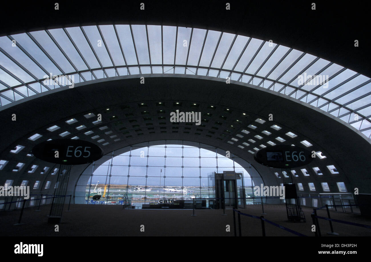 Paris Terminal CDG 2E prior to collapse on 23 May 2004 Stock Photo - Alamy