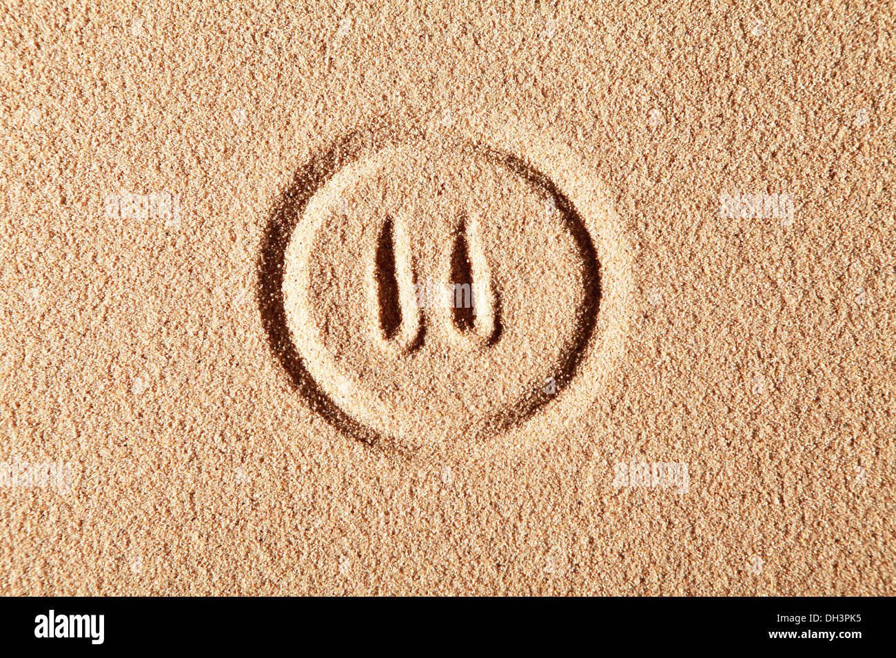 Pause symbol, drawn in sand Stock Photo - Alamy