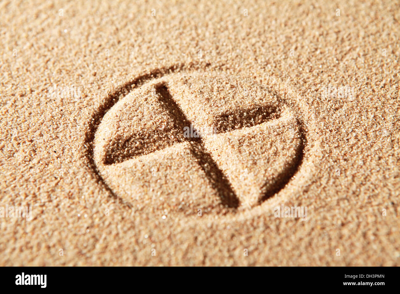 Circle and cross hi-res stock photography and images - Alamy