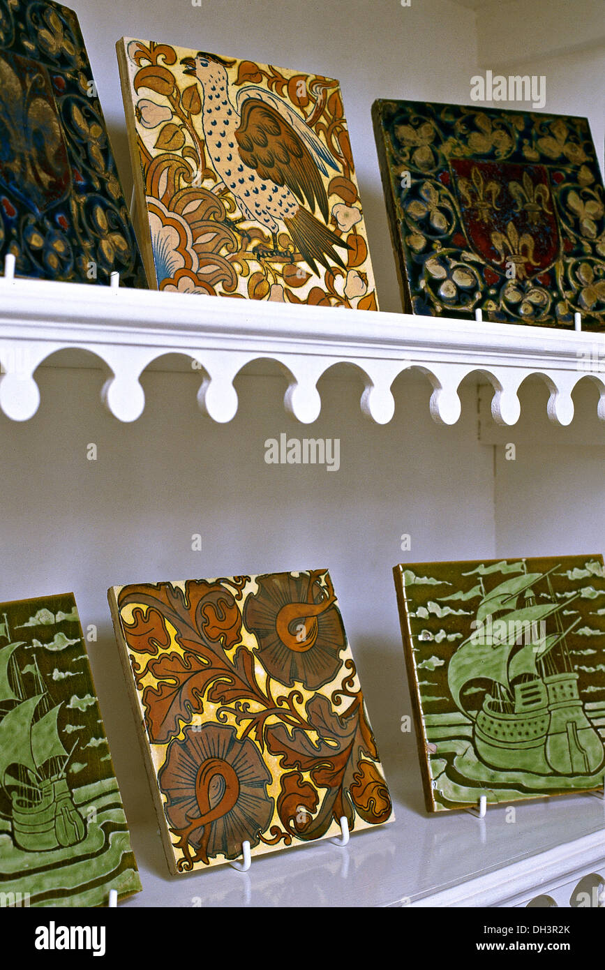 William morris objects hi-res stock photography and images - Alamy