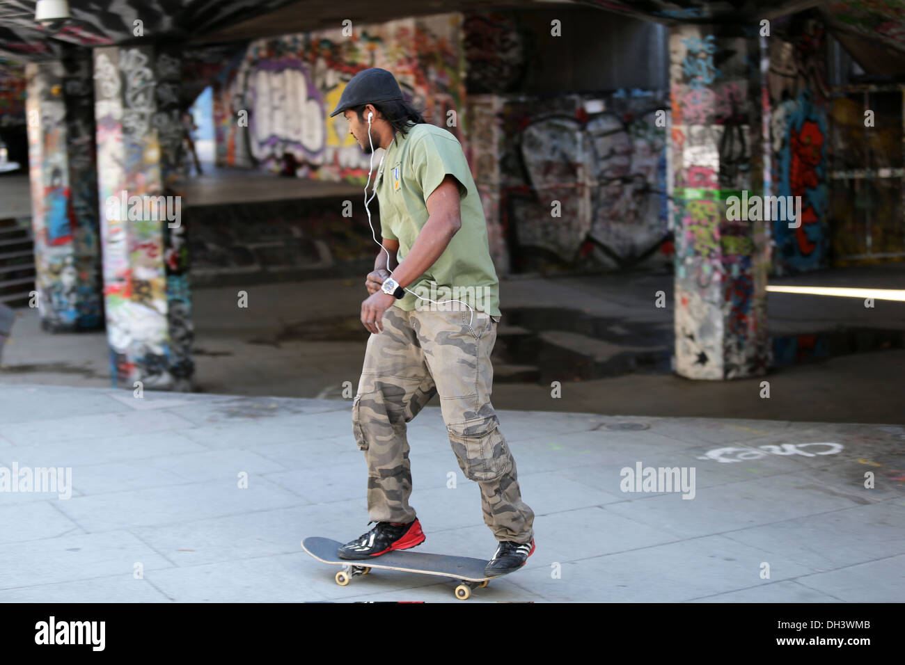 Skateboarder at the Southbank Skatepark, London, UK Stock Photo - Alamy