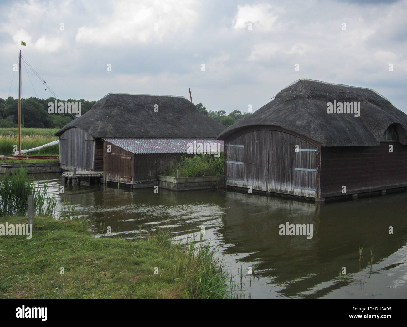 Boat house doors hi-res stock photography and images - Alamy