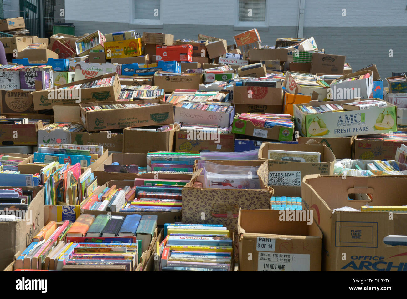 Piled boxes hi-res stock photography and images - Alamy