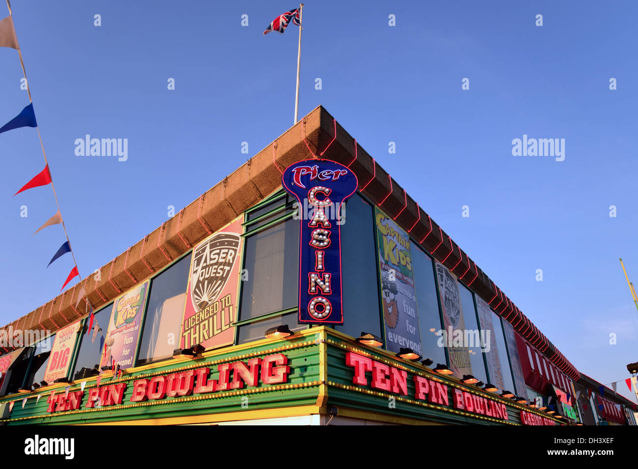 Skegness pier hi-res stock photography and images - Alamy
