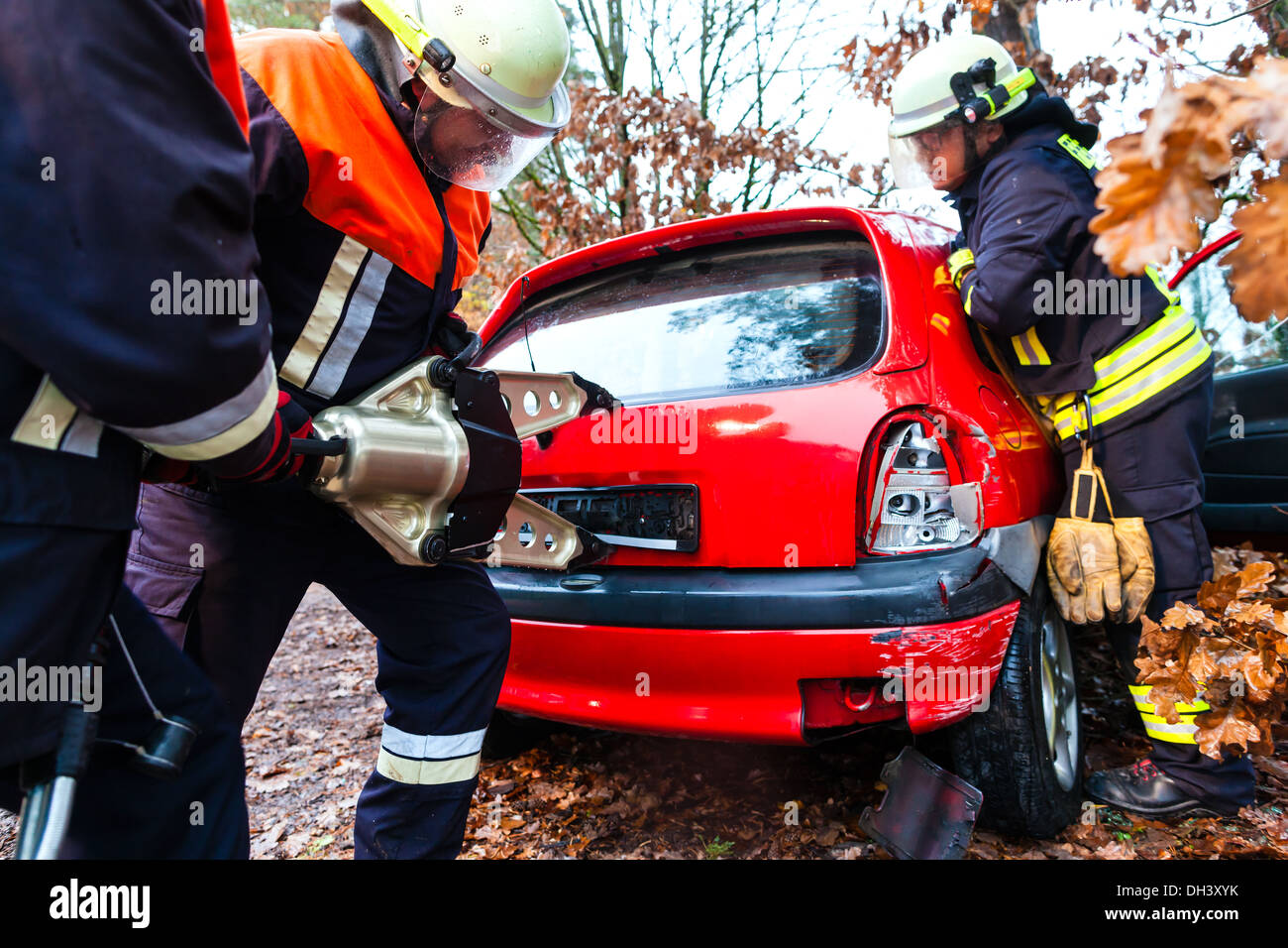 Accident - Fire brigade rescues accident Victim of a car using a ...