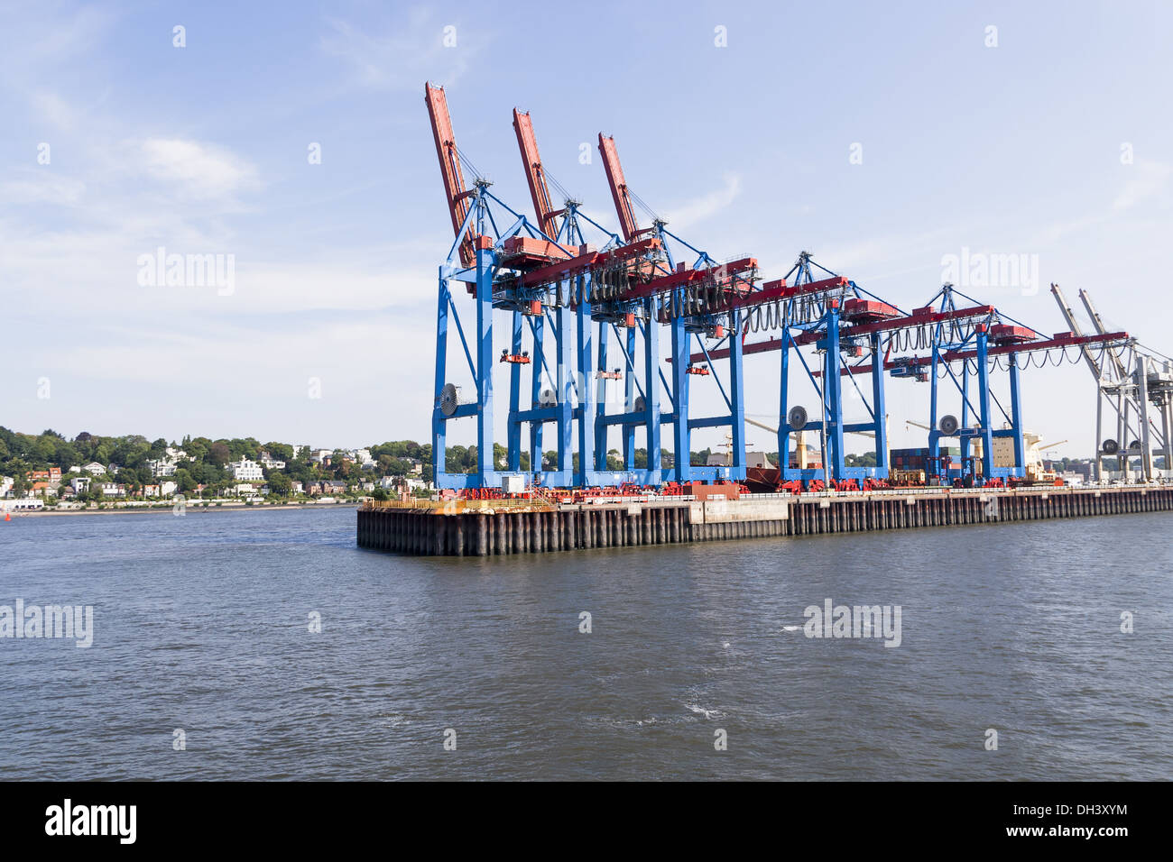 Transport dock schiffe hi-res stock photography and images - Alamy