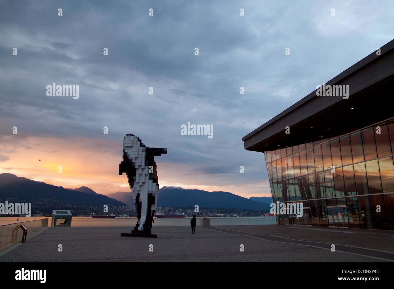 Vancouver harbour digital orca sunset hi-res stock photography and ...