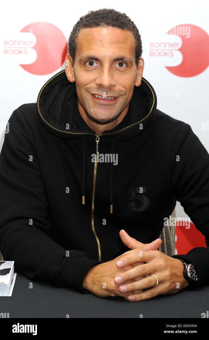Rio ferdinand signing his book rio hi-res stock photography and images ...
