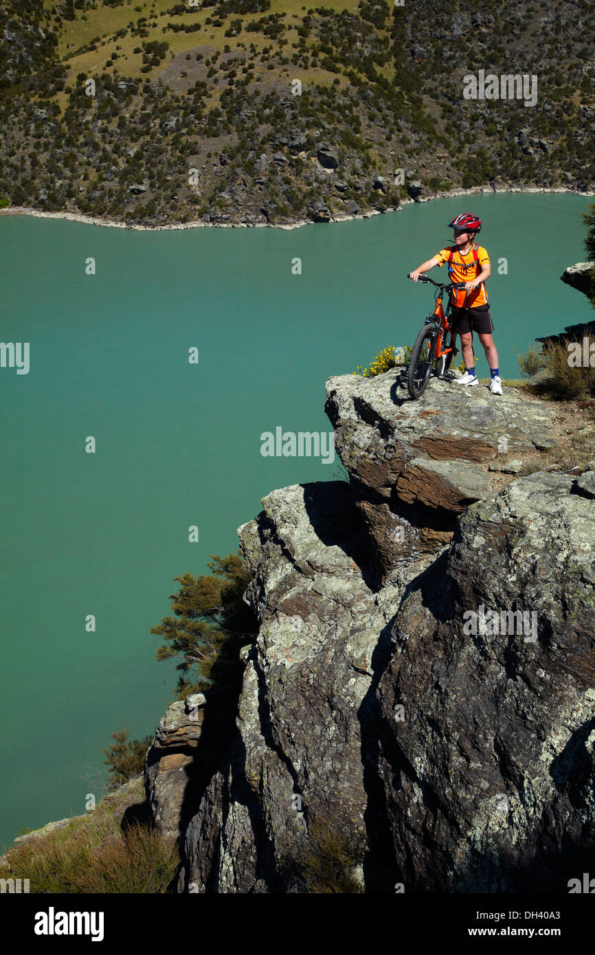 Mountain biker above Lake Roxburgh on Roxburgh Gorge Cycle and Walking ...