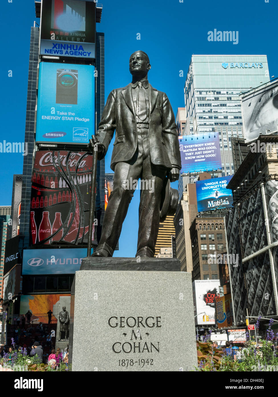 George Cohan Statue in Times Square, NYC Stock Photo - Alamy