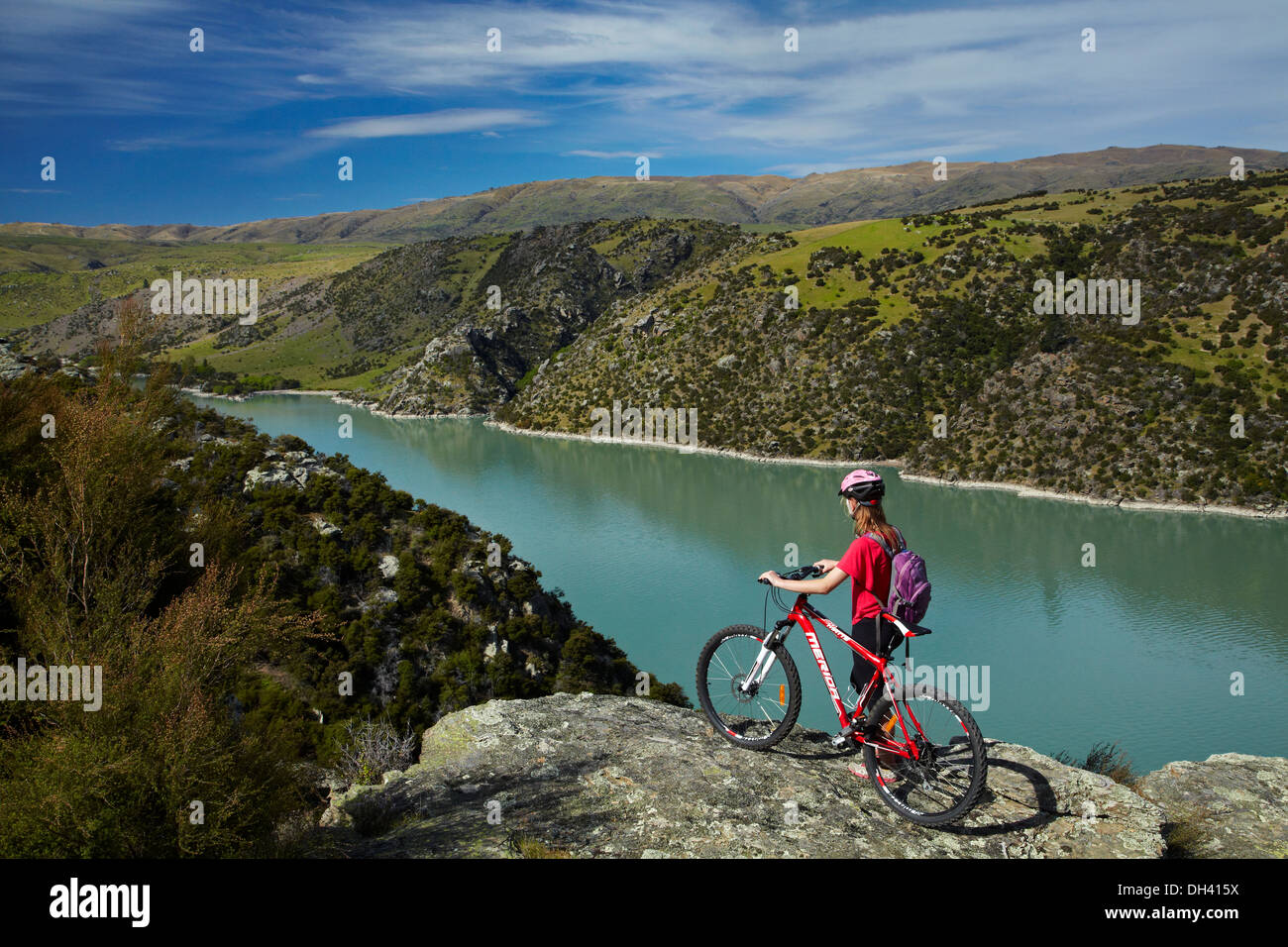 Mountain biker above Lake Roxburgh on Roxburgh Gorge Cycle and Walking ...