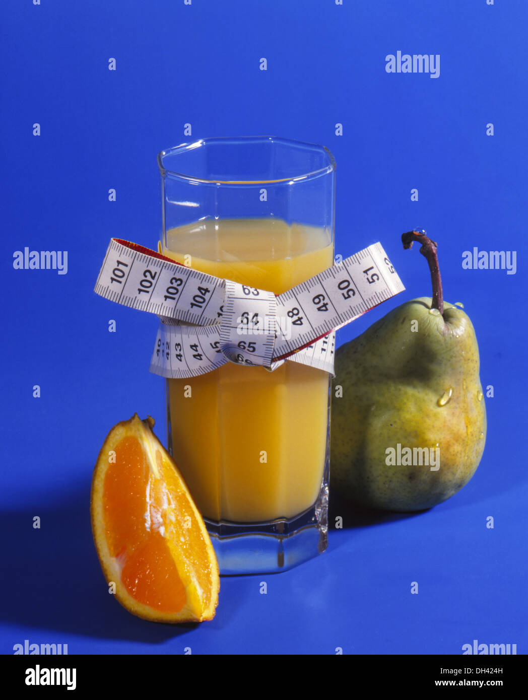 Frisch gepresster Fruchtsaft Stock Photo - Alamy