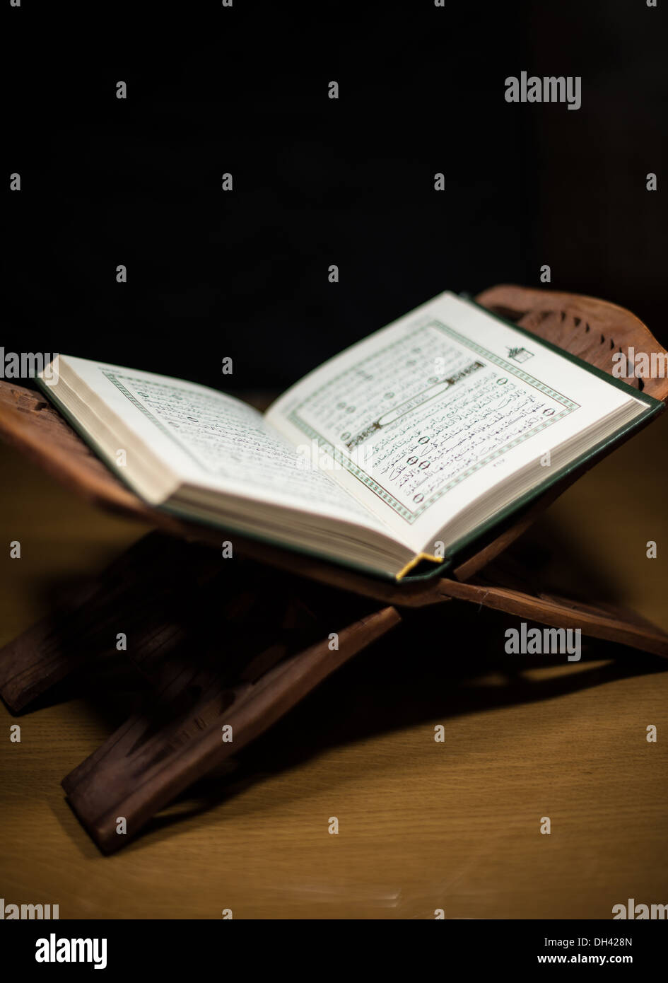 Noble holy koran hi-res stock photography and images - Alamy