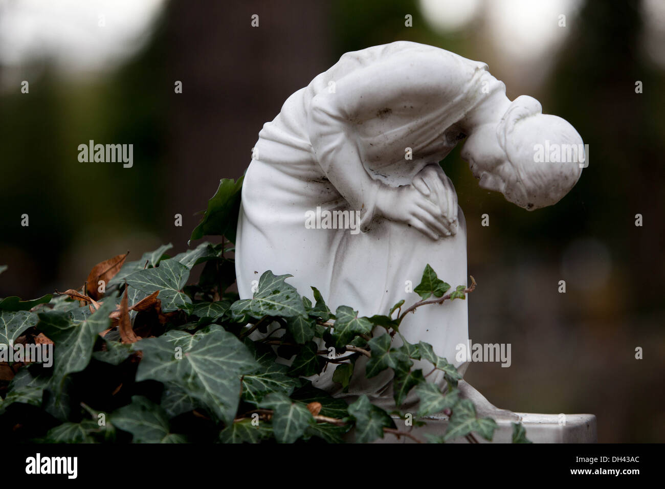 Grave figure grave hi-res stock photography and images - Alamy