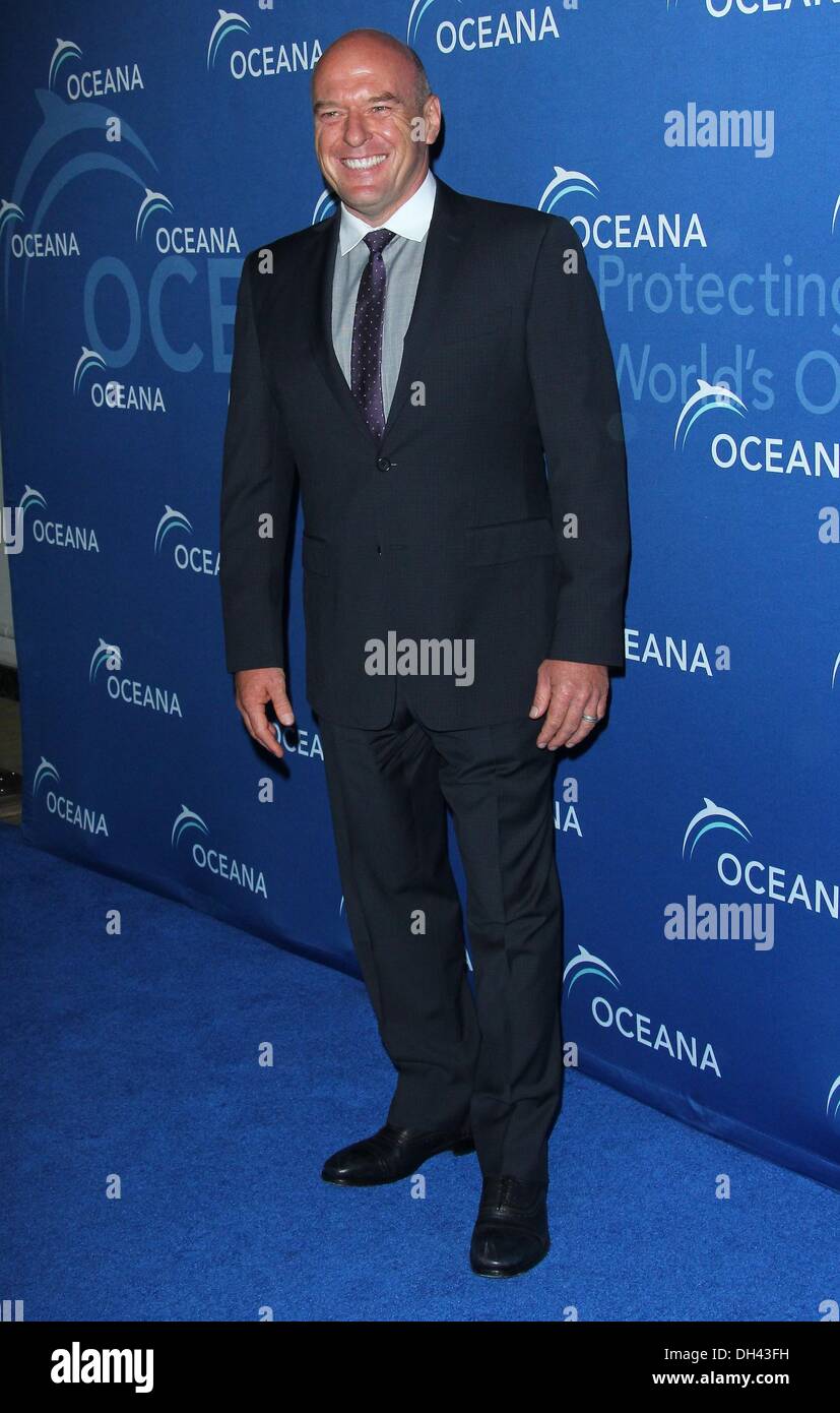 Los Angeles, California, USA. 30th Oct, 2013. Dean Norris attends ...