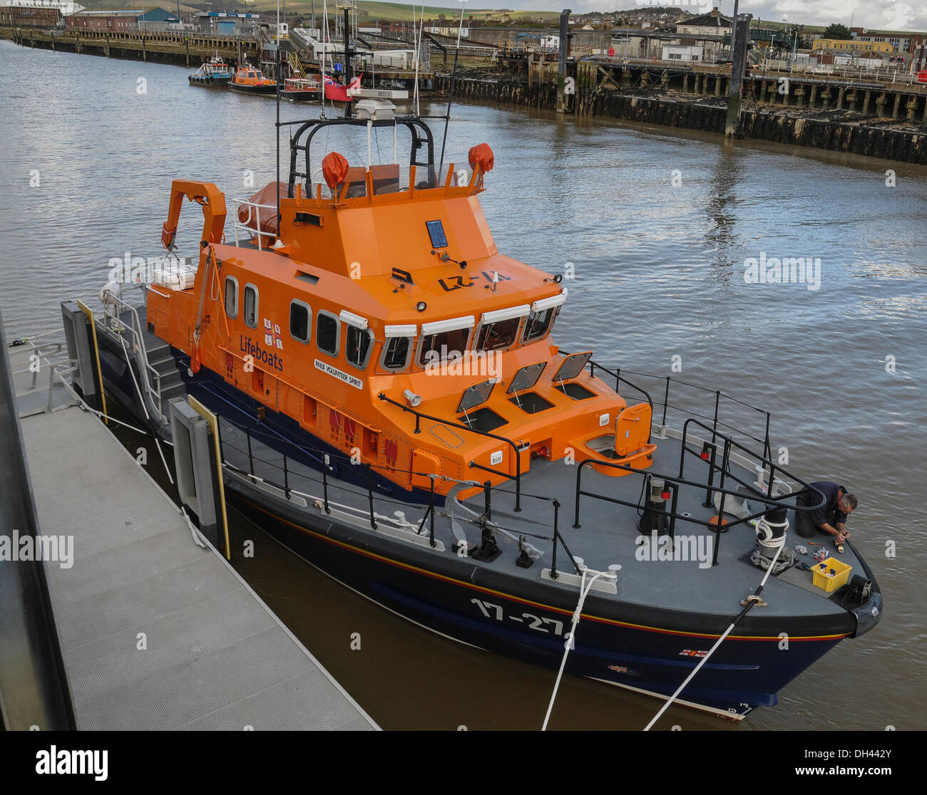 Lifeboat 17 27 rnli hi-res stock photography and images - Alamy