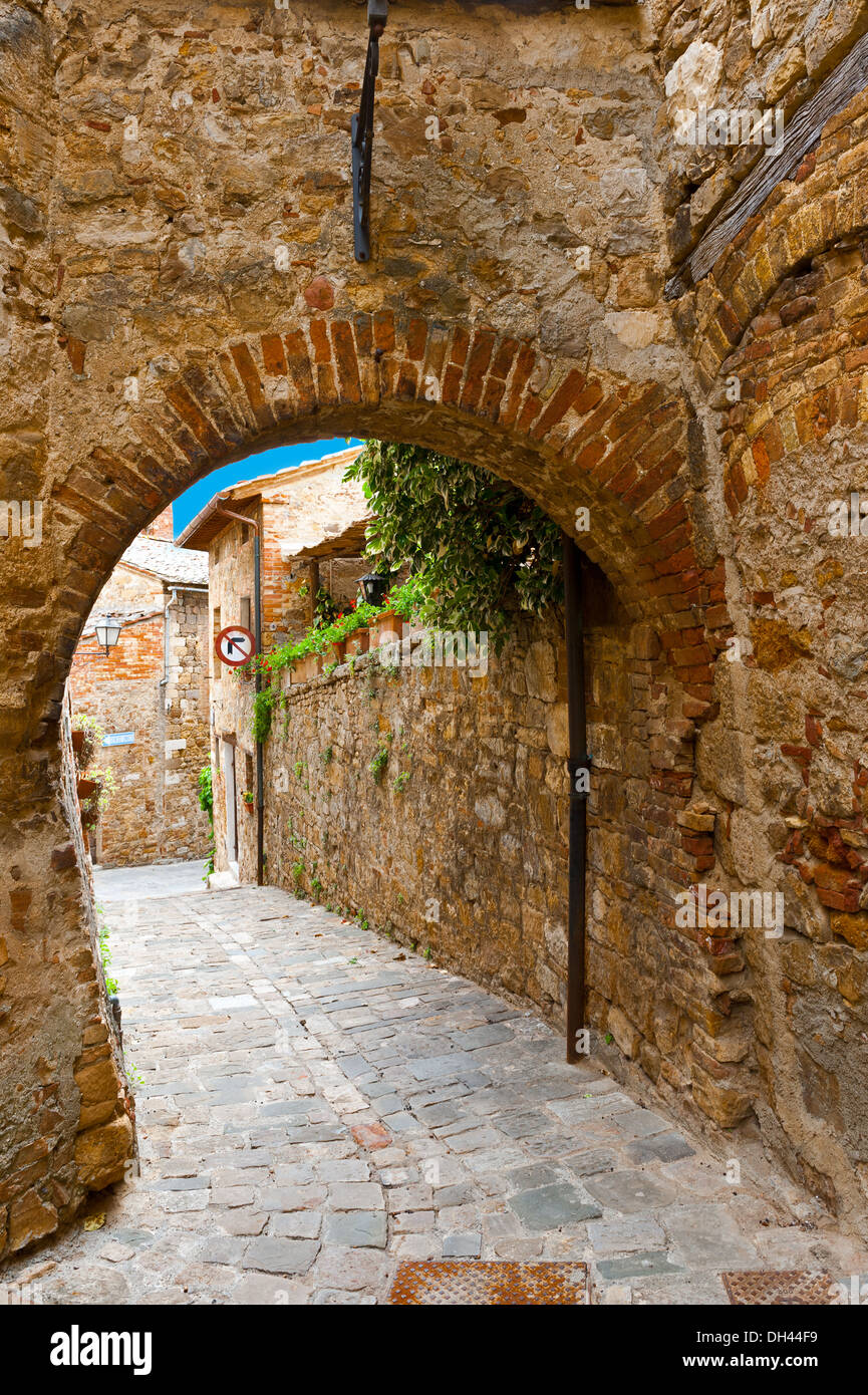 Old road sign chianti hi-res stock photography and images - Alamy