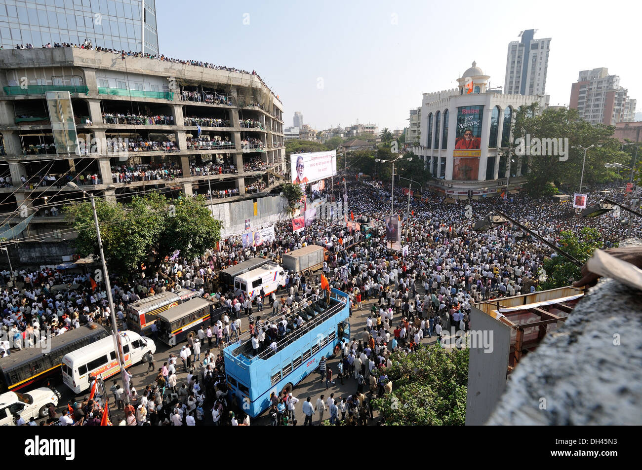 Shiv sena bhavan building mumbai hi-res stock photography and images ...