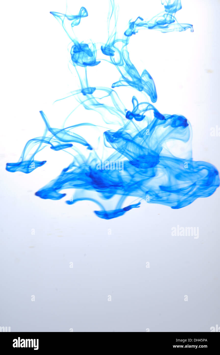 blue color dissolve dissolving spreading in water Stock Photo - Alamy